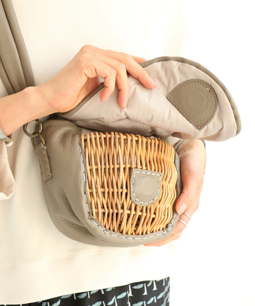 ebagos【23AW 予約】2023年11月末～12月上旬頃入荷予定フニュ・シュリンク・ ボディバッグS （マロングラッセ） SANDエバ ...